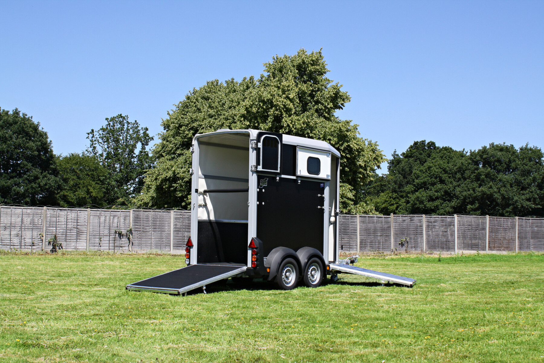 Ifor Williams HB403 Horse Trailer Black